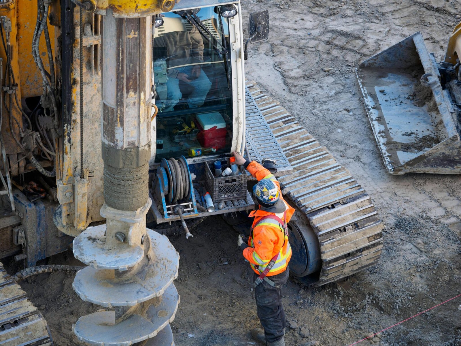 Earthing Solutions - Talal AlKhawaneej
